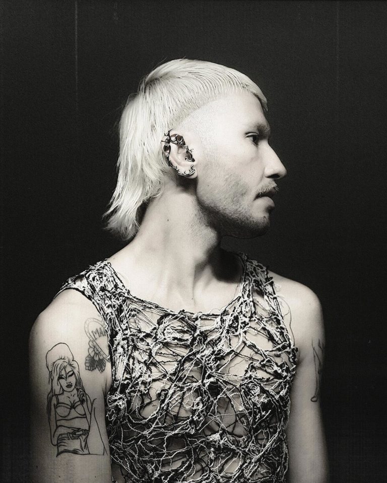 MINOAR.COM | RESISTANT LOOKS