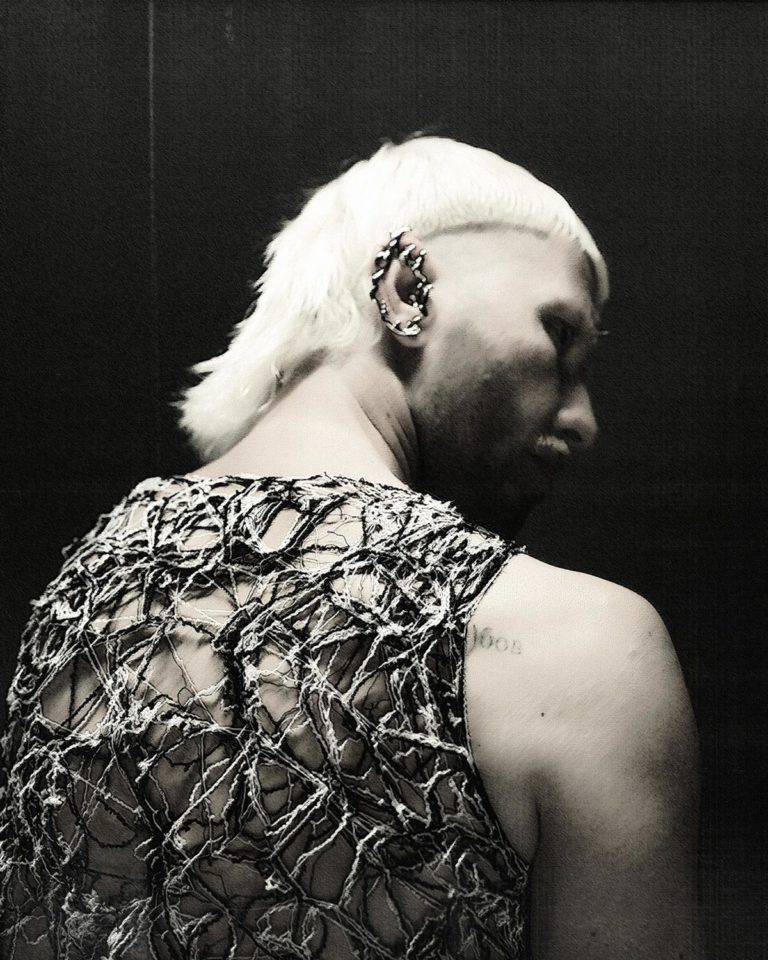 MINOAR.COM | RESISTANT LOOKS