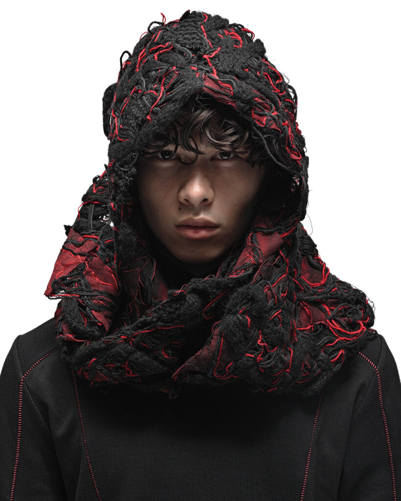 MINOAR.COM | Aeriform Black Grey Triangular Scarf